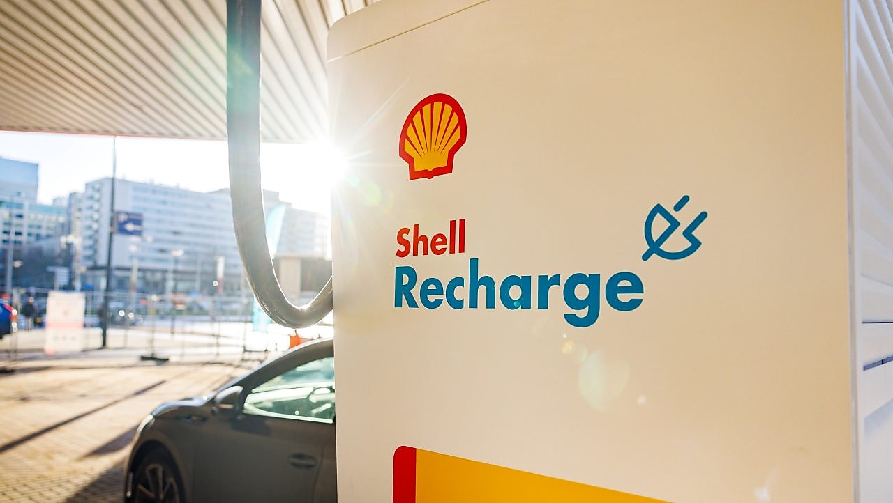 Primeur in Nederland: eerste Shell-station met alleen elektrische ...