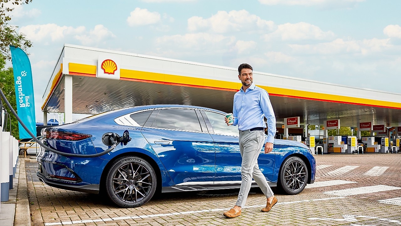 Groot jaarlijks onderzoek: elektrische rijders meer tevreden, benzine/diesel-bestuurders stappen ...