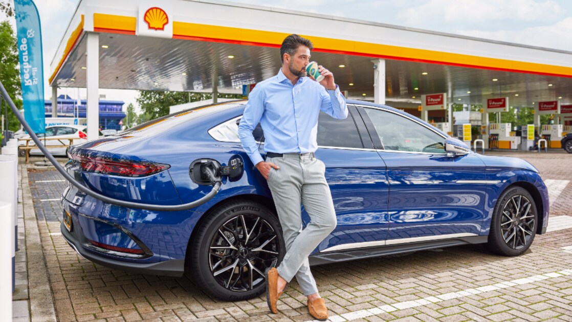 Laadpalen, onderweg, thuis en op het werk | Shell Nederland